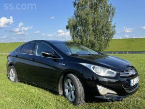 Black Hyundai i40 2013 in Aizkraukle, with an engine capacity of 1.60 L and mileage of 201 thousand km for 3500 €, photo  on AUTOMOTO.COM.LV
