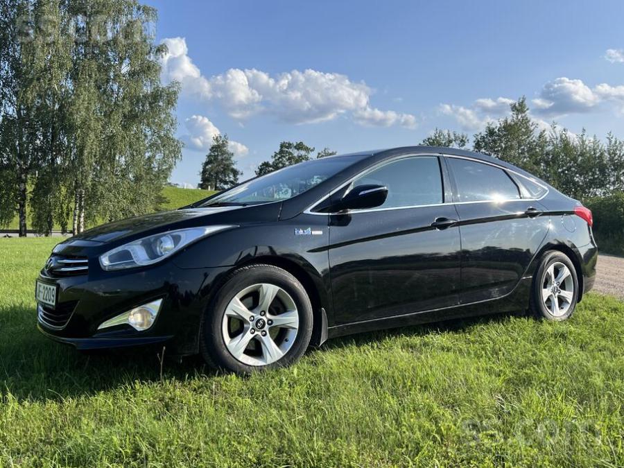 Melns Hyundai i40 2013 Aizkraukle, ar dzinēja tilpumu 1.60 L un nobraukumu 201 tūkst. km par 3500 €, foto 3 vietnē AUTOMOTO.COM.LV
