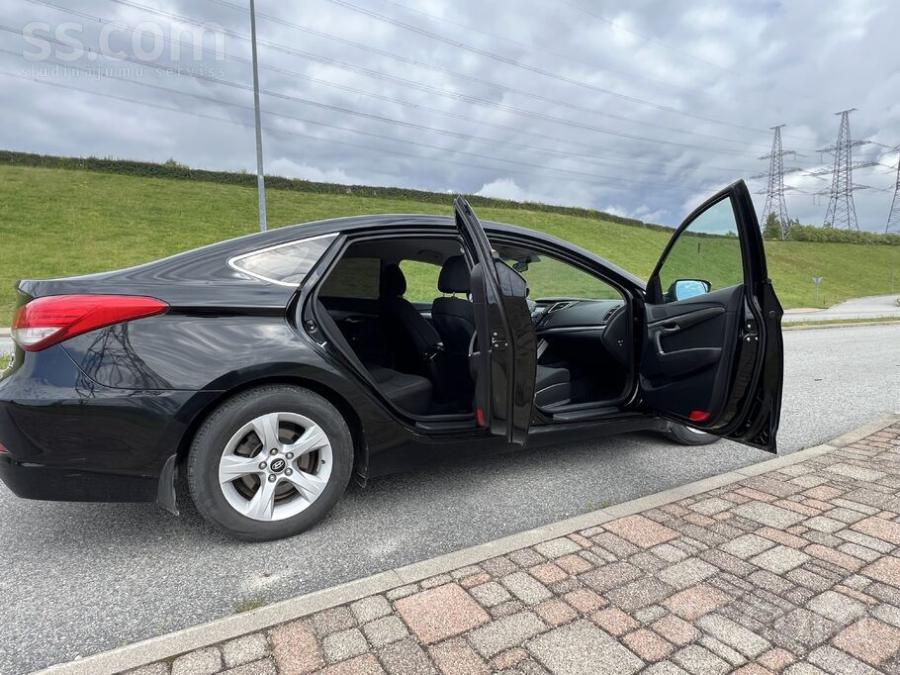 Melns Hyundai i40 2013 Aizkraukle, ar dzinēja tilpumu 1.60 L un nobraukumu 201 tūkst. km par 3500 €, foto 9 vietnē AUTOMOTO.COM.LV