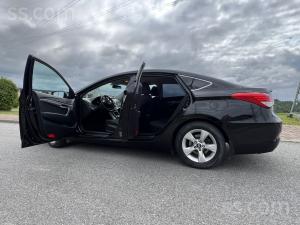 Melns Hyundai i40 2013 Aizkraukle, ar dzinēja tilpumu 1.60 L un nobraukumu 201 tūkst. km par 3500 €, foto 10 vietnē AUTOMOTO.COM.LV