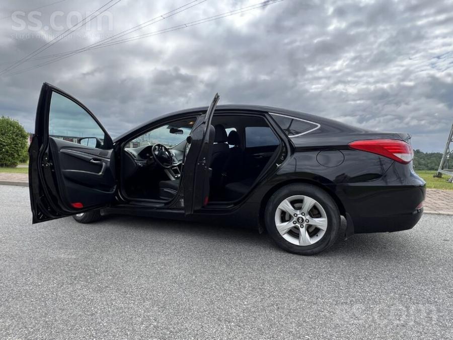 Melns Hyundai i40 2013 Aizkraukle, ar dzinēja tilpumu 1.60 L un nobraukumu 201 tūkst. km par 3500 €, foto 10 vietnē AUTOMOTO.COM.LV