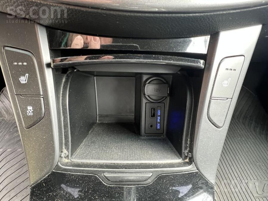 Melns Hyundai i40 2013 Aizkraukle, ar dzinēja tilpumu 1.60 L un nobraukumu 201 tūkst. km par 3500 €, foto 14 vietnē AUTOMOTO.COM.LV