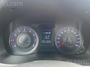 Melns Hyundai i40 2013 Aizkraukle, ar dzinēja tilpumu 1.60 L un nobraukumu 201 tūkst. km par 3500 €, foto 16 vietnē AUTOMOTO.COM.LV