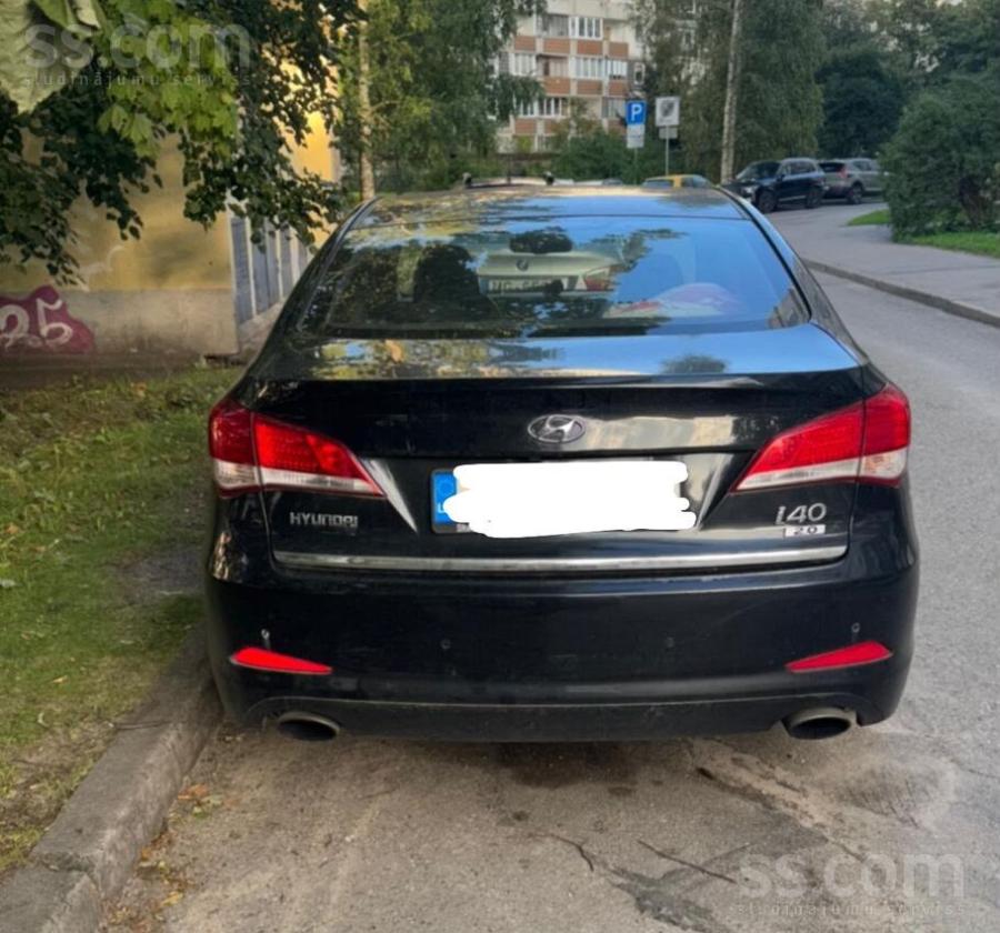 Black Hyundai i40 2013 in Riga, with an engine capacity of 2.00 L and mileage of 160 thousand km for 1900 €, photo 1 on AUTOMOTO.COM.LV