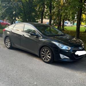 Black Hyundai i40 2013 in Riga, with an engine capacity of 2.00 L and mileage of 160 thousand km for 1900 €, photo 3 on AUTOMOTO.COM.LV
