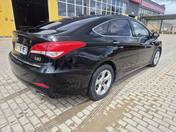 Black Hyundai i40 2014 in Utena, with an engine capacity of 1.69 L and mileage of 183 thousand km for 5200 €, photo 4 on AUTOMOTO.COM.LV
