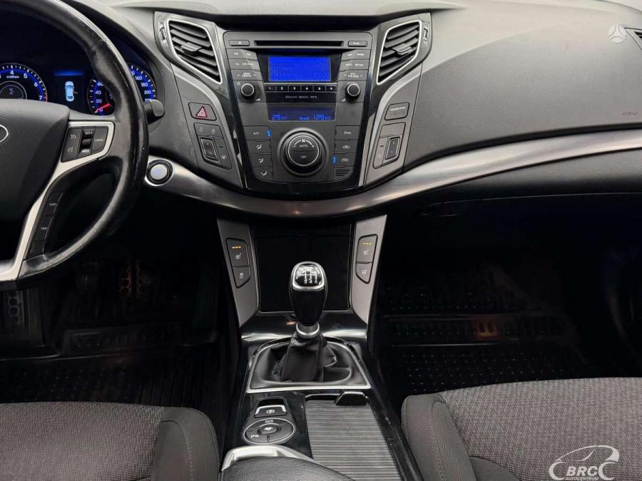 Melns Hyundai i40 2015 Viļņa, ar dzinēja tilpumu 1.59 L un nobraukumu 118 tūkst. km par 5000 €, foto 15 vietnē AUTOMOTO.COM.LV