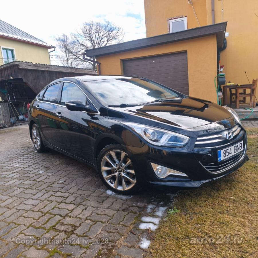 Black Hyundai i40 2015 in Tartu, with an engine capacity of 1.70 L and mileage of 341 thousand km for 5400 €, photo 2 on AUTOMOTO.COM.LV