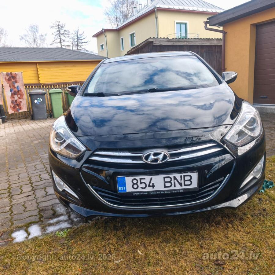 Black Hyundai i40 2015 in Tartu, with an engine capacity of 1.70 L and mileage of 341 thousand km for 5400 €, photo 3 on AUTOMOTO.COM.LV
