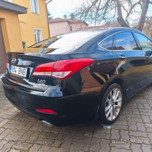 Black Hyundai i40 2015 in Tartu, with an engine capacity of 1.70 L and mileage of 341 thousand km for 5400 €, photo 5 on AUTOMOTO.COM.LV