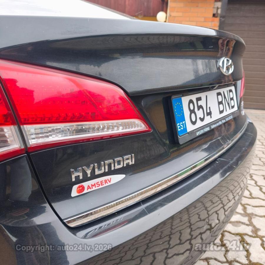 Black Hyundai i40 2015 in Tartu, with an engine capacity of 1.70 L and mileage of 341 thousand km for 5400 €, photo 16 on AUTOMOTO.COM.LV