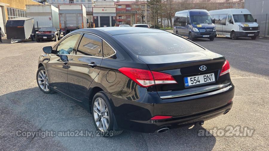 Black Hyundai i40 2015 in Kuressaare, with an engine capacity of 2.00 L and mileage of 69 thousand km for 11500 €, photo 5 on AUTOMOTO.COM.LV