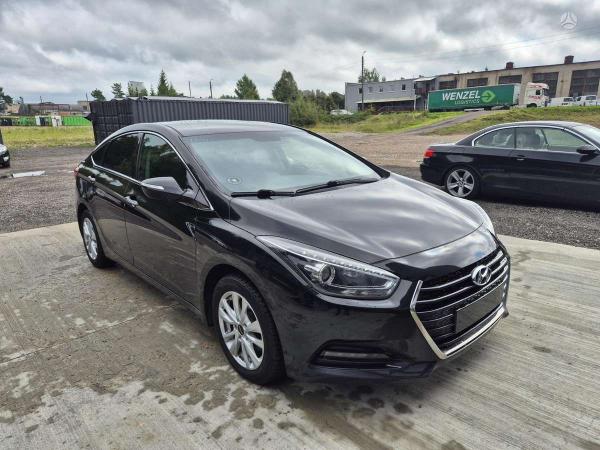 Black Hyundai i40 2016 in Utena, with an engine capacity of 1.69 L and mileage of 285 thousand km for 3990 €, photo 1 on AUTOMOTO.COM.LV