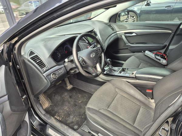 Black Hyundai i40 2016 in Utena, with an engine capacity of 1.69 L and mileage of 285 thousand km for 3990 €, photo 5 on AUTOMOTO.COM.LV
