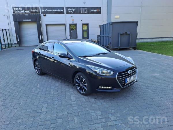 Black Hyundai i40 2017 in Riga, with an engine capacity of 1.70 L and mileage of 164 thousand km for 9500 €, photo 1 on AUTOMOTO.COM.LV