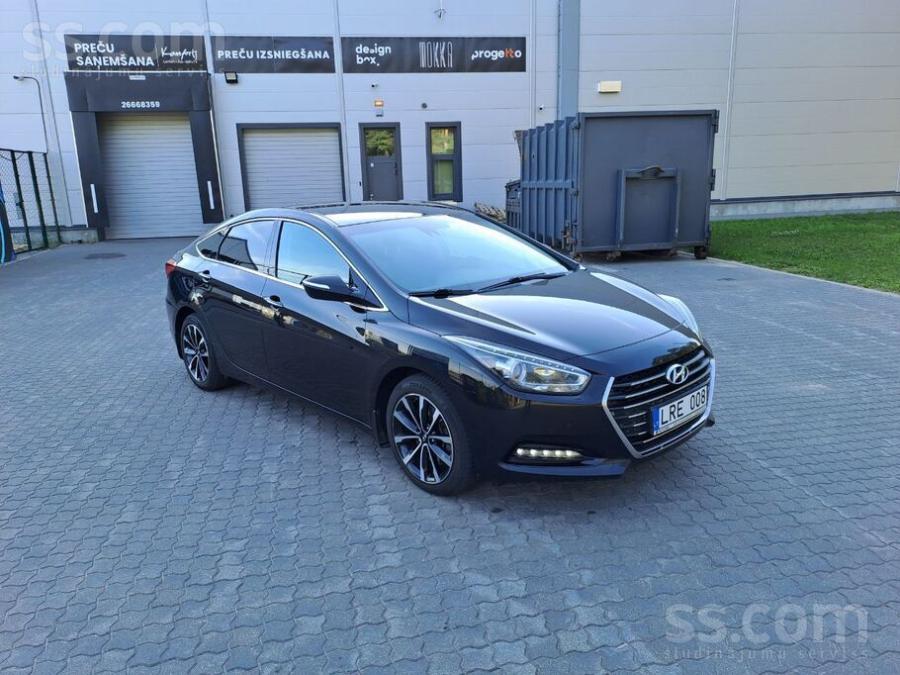 Black Hyundai i40 2017 in Riga, with an engine capacity of 1.70 L and mileage of 164 thousand km for 9500 €, photo 1 on AUTOMOTO.COM.LV