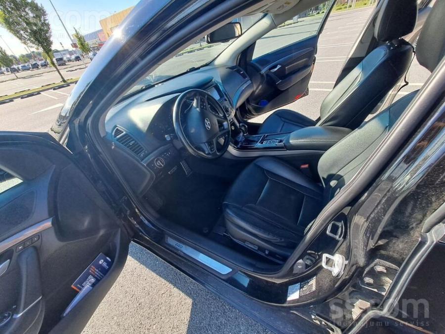 Black Hyundai i40 2017 in Riga, with an engine capacity of 1.70 L and mileage of 164 thousand km for 9500 €, photo 7 on AUTOMOTO.COM.LV