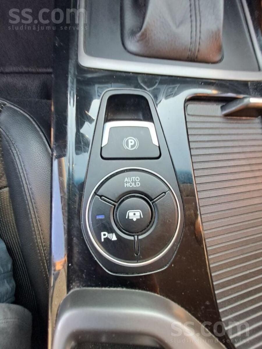 Black Hyundai i40 2017 in Riga, with an engine capacity of 1.70 L and mileage of 164 thousand km for 9500 €, photo 11 on AUTOMOTO.COM.LV