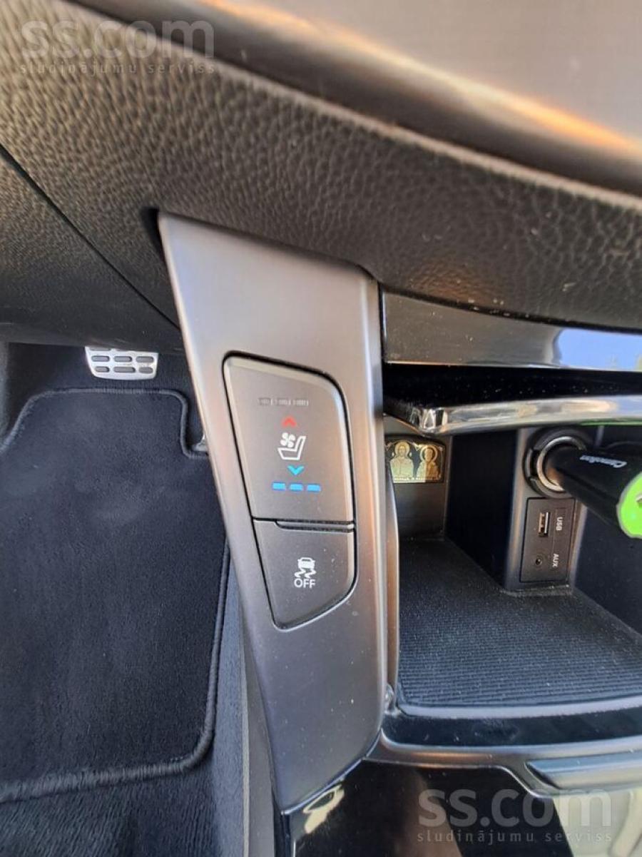 Black Hyundai i40 2017 in Riga, with an engine capacity of 1.70 L and mileage of 164 thousand km for 9500 €, photo 12 on AUTOMOTO.COM.LV