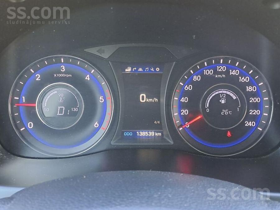 Black Hyundai i40 2017 in Riga, with an engine capacity of 1.70 L and mileage of 164 thousand km for 9500 €, photo 13 on AUTOMOTO.COM.LV