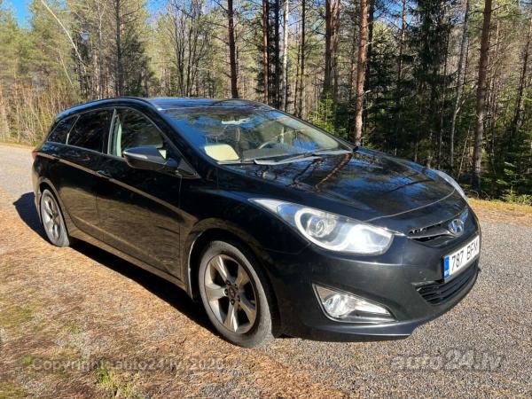 Black Hyundai i40 2011 in Tallinn, with an engine capacity of 1.70 L and mileage of 201 thousand km for 5500 €, photo 2 on AUTOMOTO.COM.LV