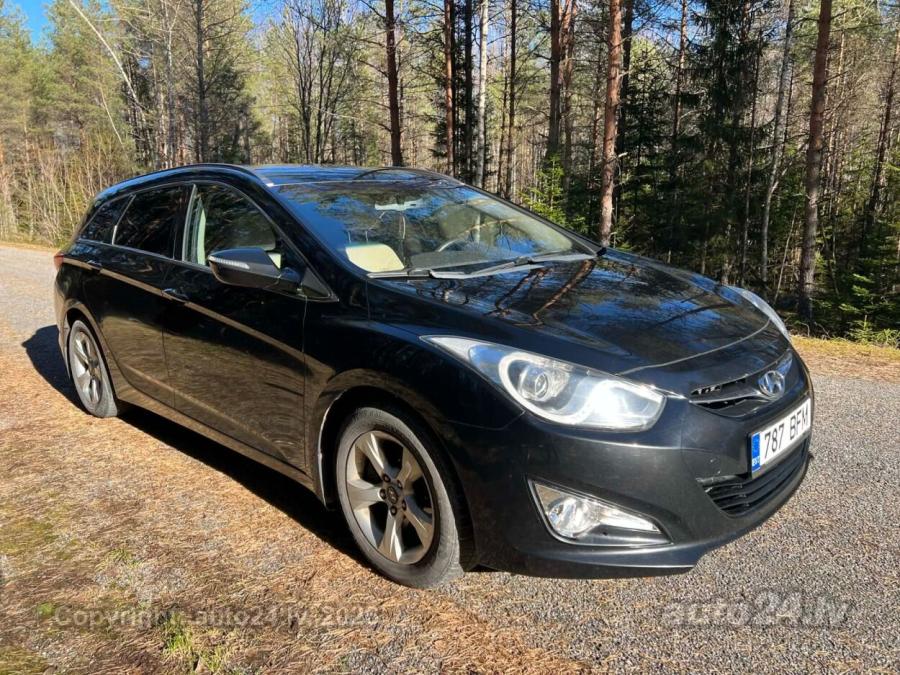 Black Hyundai i40 2011 in Tallinn, with an engine capacity of 1.70 L and mileage of 201 thousand km for 5500 €, photo 2 on AUTOMOTO.COM.LV
