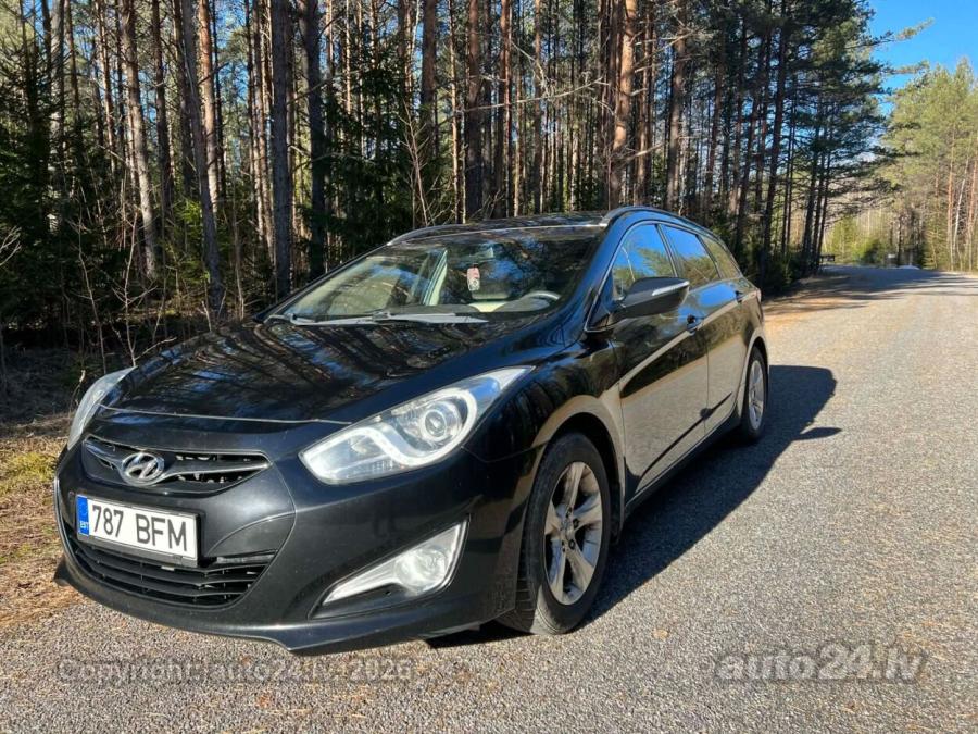 Black Hyundai i40 2011 in Tallinn, with an engine capacity of 1.70 L and mileage of 201 thousand km for 5500 €, photo 5 on AUTOMOTO.COM.LV