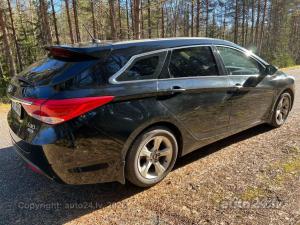 Black Hyundai i40 2011 in Tallinn, with an engine capacity of 1.70 L and mileage of 201 thousand km for 5500 €, photo 7 on AUTOMOTO.COM.LV