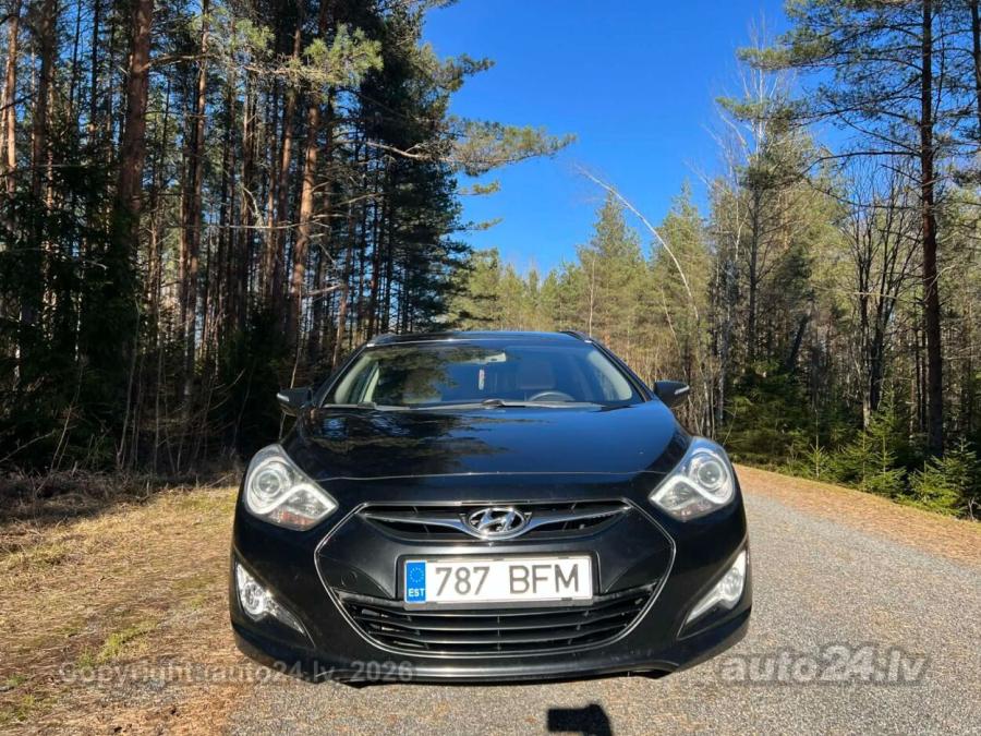 Black Hyundai i40 2011 in Tallinn, with an engine capacity of 1.70 L and mileage of 201 thousand km for 5500 €, photo 8 on AUTOMOTO.COM.LV