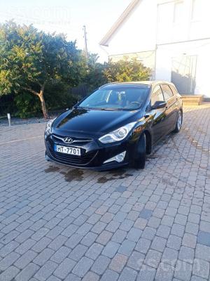 Melns Hyundai i40 2011 Daugavpils, ar dzinēja tilpumu 1.70 L un nobraukumu 250 tūkst. km par 3300 €, foto  vietnē AUTOMOTO.COM.LV