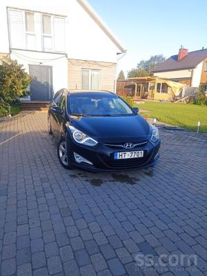 Melns Hyundai i40 2011 Daugavpils, ar dzinēja tilpumu 1.70 L un nobraukumu 250 tūkst. km par 3300 €, foto 3 vietnē AUTOMOTO.COM.LV