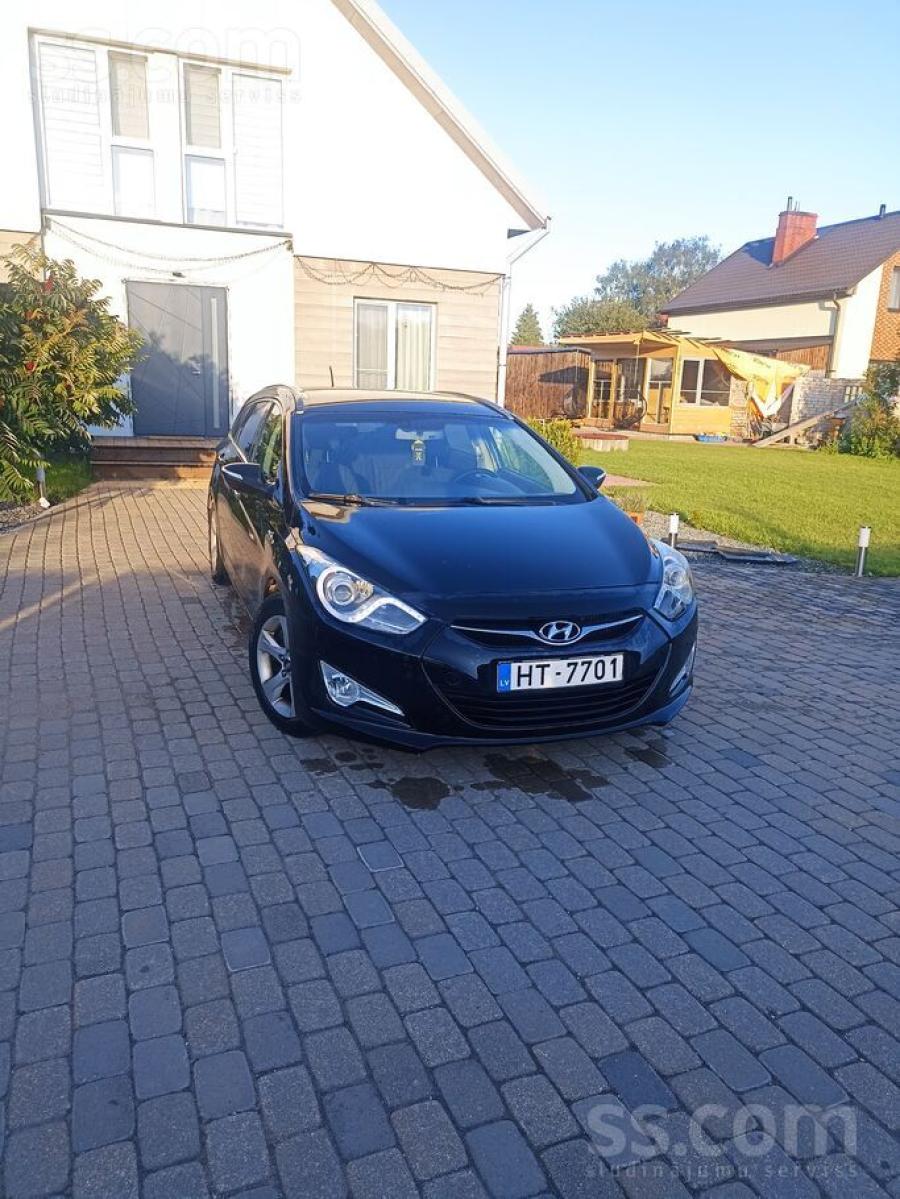 Melns Hyundai i40 2011 Daugavpils, ar dzinēja tilpumu 1.70 L un nobraukumu 250 tūkst. km par 3300 €, foto 3 vietnē AUTOMOTO.COM.LV