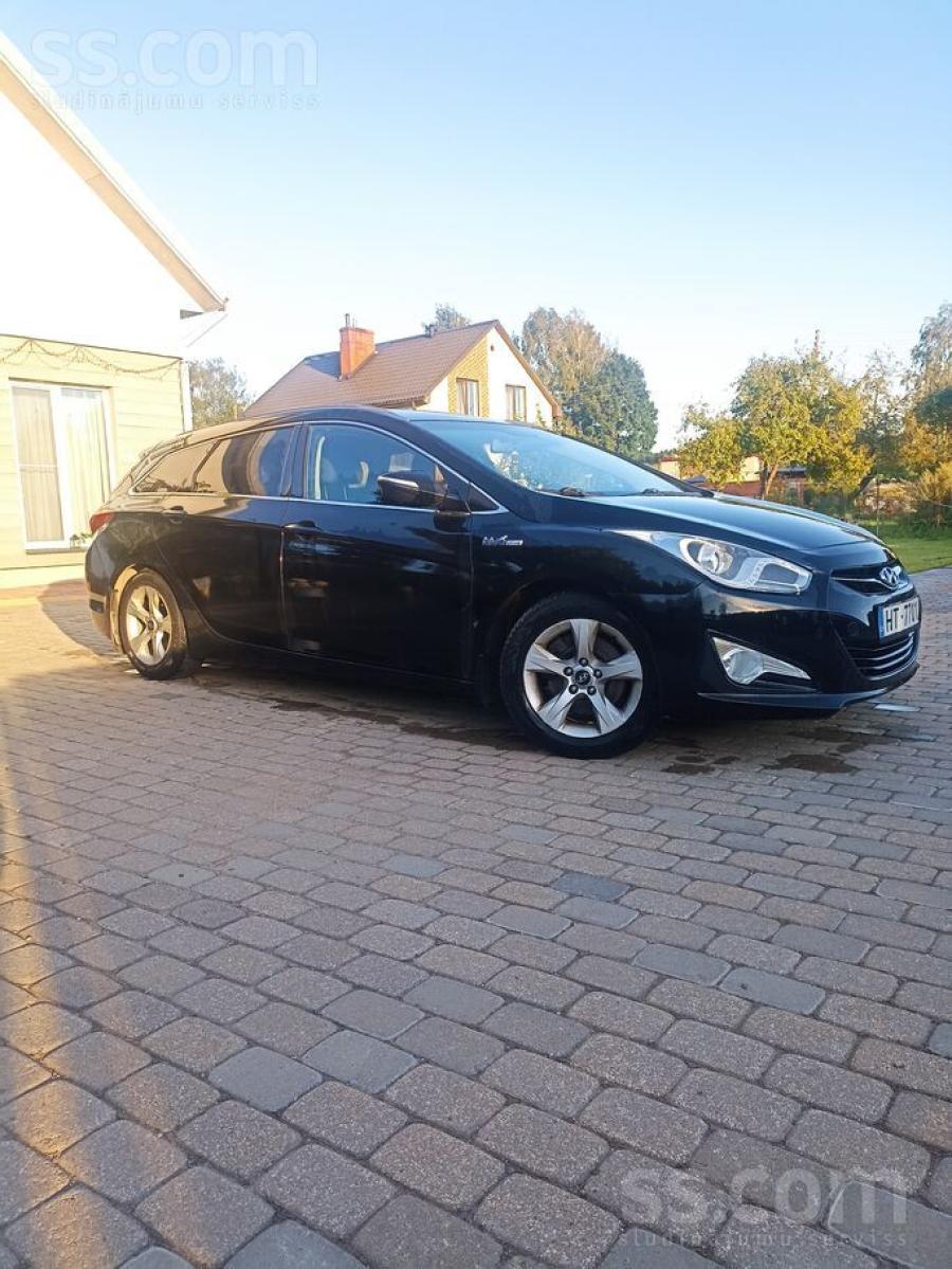 Melns Hyundai i40 2011 Daugavpils, ar dzinēja tilpumu 1.70 L un nobraukumu 250 tūkst. km par 3300 €, foto 7 vietnē AUTOMOTO.COM.LV