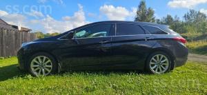 Black Hyundai i40 2011 in Valmiera, with an engine capacity of 1.70 L and mileage of 292 thousand km for 1900 €, photo  on AUTOMOTO.COM.LV