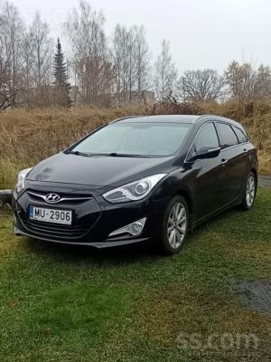 Black Hyundai i40 2011 in Valmiera, with an engine capacity of 1.70 L and mileage of 292 thousand km for 1900 €, photo 6 on AUTOMOTO.COM.LV