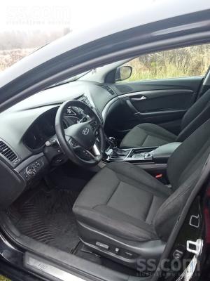 Black Hyundai i40 2011 in Valmiera, with an engine capacity of 1.70 L and mileage of 292 thousand km for 1900 €, photo 8 on AUTOMOTO.COM.LV
