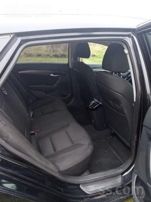 Black Hyundai i40 2011 in Valmiera, with an engine capacity of 1.70 L and mileage of 292 thousand km for 1900 €, photo 9 on AUTOMOTO.COM.LV