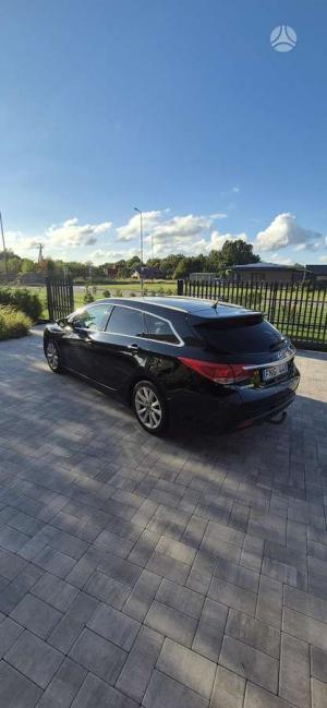 Black Hyundai i40 2011 in Kaunas, with an engine capacity of 1.69 L and mileage of 278 thousand km for 3500 €, photo 3 on AUTOMOTO.COM.LV