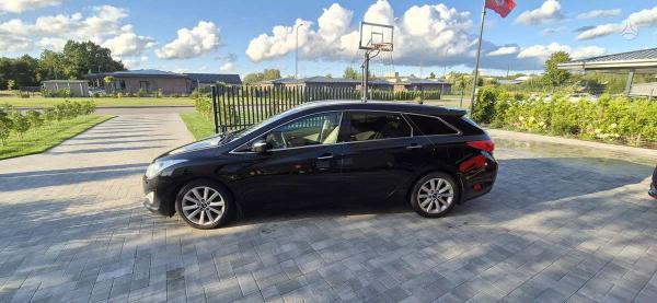 Black Hyundai i40 2011 in Kaunas, with an engine capacity of 1.69 L and mileage of 278 thousand km for 3500 €, photo 3 on AUTOMOTO.COM.LV