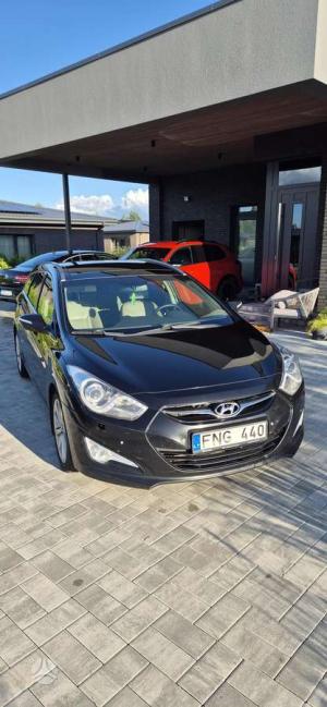 Black Hyundai i40 2011 in Kaunas, with an engine capacity of 1.69 L and mileage of 278 thousand km for 3500 €, photo 5 on AUTOMOTO.COM.LV