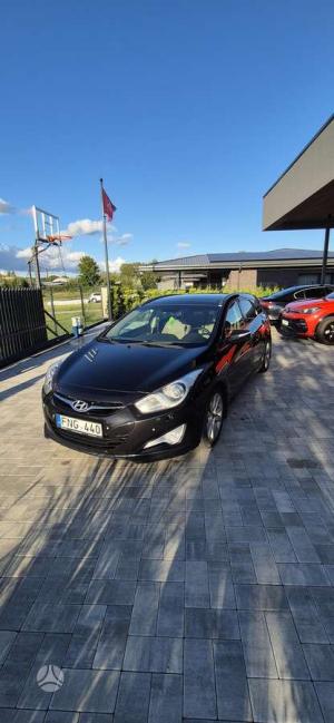 Black Hyundai i40 2011 in Kaunas, with an engine capacity of 1.69 L and mileage of 278 thousand km for 3500 €, photo 6 on AUTOMOTO.COM.LV