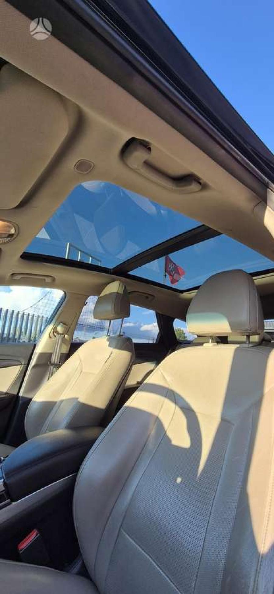 Black Hyundai i40 2011 in Kaunas, with an engine capacity of 1.69 L and mileage of 278 thousand km for 3500 €, photo 8 on AUTOMOTO.COM.LV