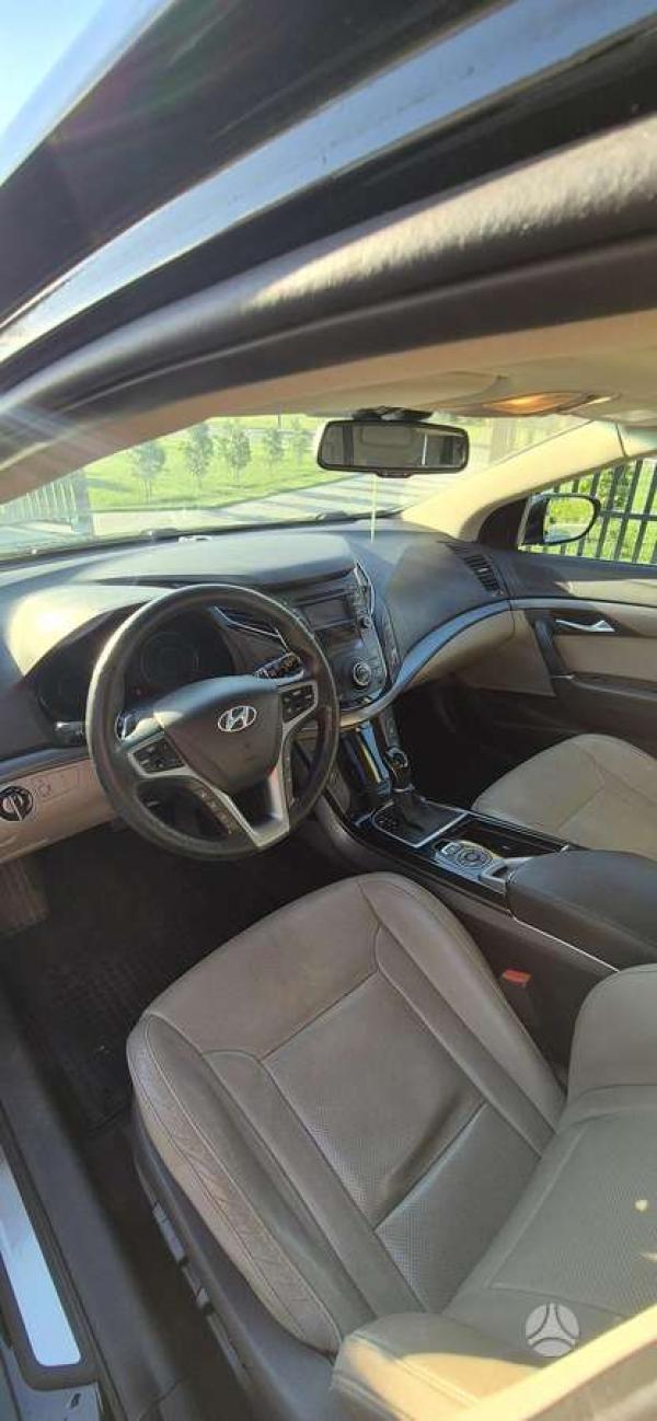 Black Hyundai i40 2011 in Kaunas, with an engine capacity of 1.69 L and mileage of 278 thousand km for 3500 €, photo 8 on AUTOMOTO.COM.LV