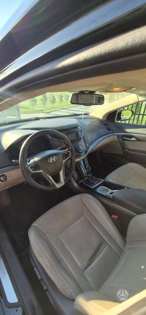 Black Hyundai i40 2011 in Kaunas, with an engine capacity of 1.69 L and mileage of 278 thousand km for 3500 €, photo 9 on AUTOMOTO.COM.LV