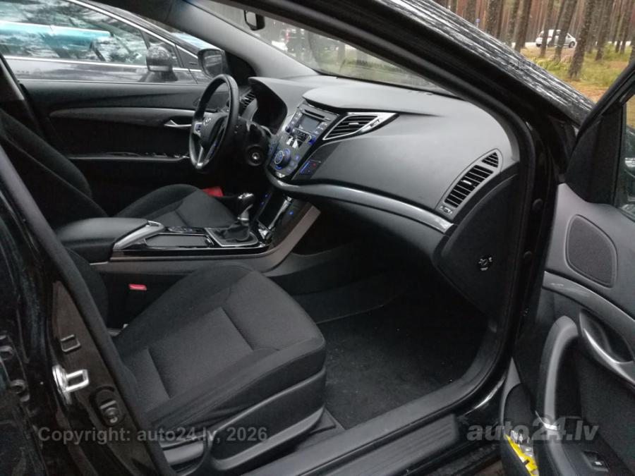 Melns Hyundai i40 2011 Tallina, ar dzinēja tilpumu 1.60 L un nobraukumu 198 tūkst. km par 3000 €, foto 4 vietnē AUTOMOTO.COM.LV