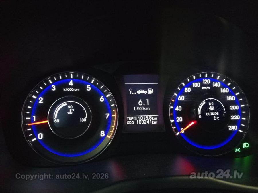 Melns Hyundai i40 2011 Tallina, ar dzinēja tilpumu 1.60 L un nobraukumu 198 tūkst. km par 3000 €, foto 8 vietnē AUTOMOTO.COM.LV