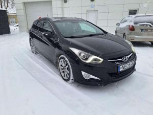 Black Hyundai i40 2012 in Kelme, with an engine capacity of 1.70 L and mileage of 290 thousand km for 4650 €, photo  on AUTOMOTO.COM.LV
