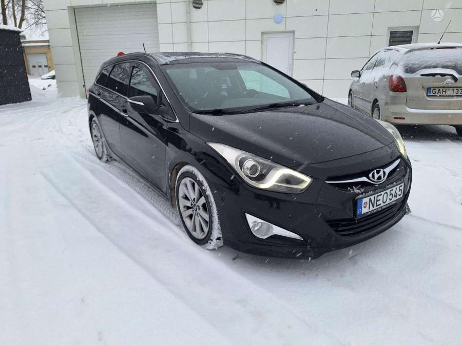 Melns Hyundai i40 2012 Kelmė, ar dzinēja tilpumu 1.70 L un nobraukumu 290 tūkst. km par 4650 €, foto 1 vietnē AUTOMOTO.COM.LV