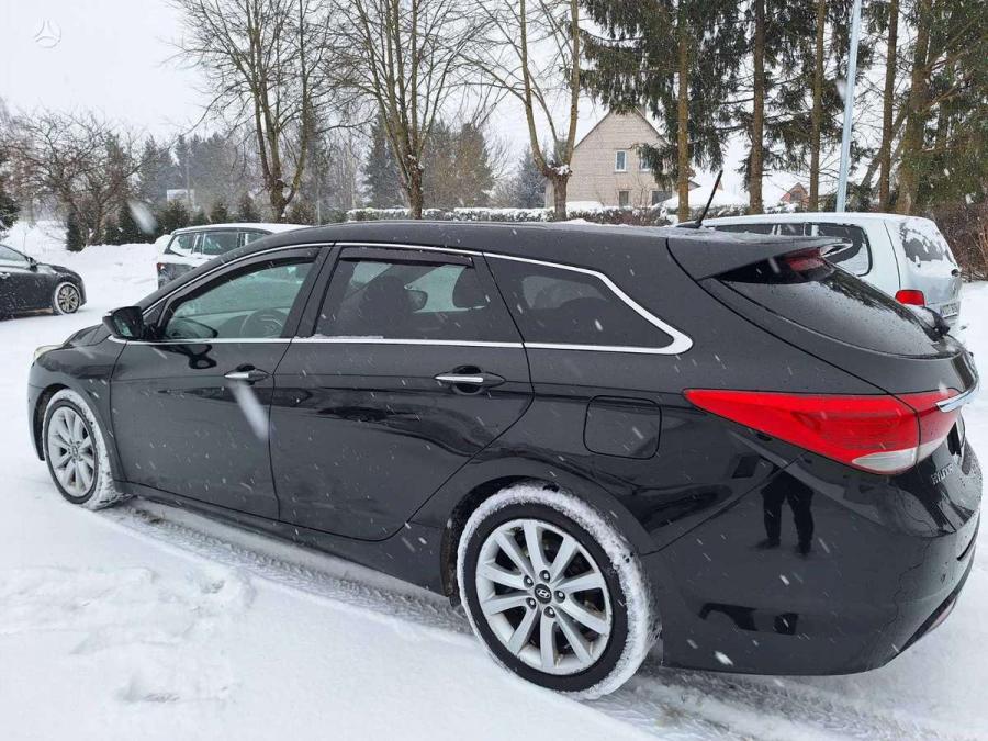 Melns Hyundai i40 2012 Kelmė, ar dzinēja tilpumu 1.70 L un nobraukumu 290 tūkst. km par 4650 €, foto 2 vietnē AUTOMOTO.COM.LV