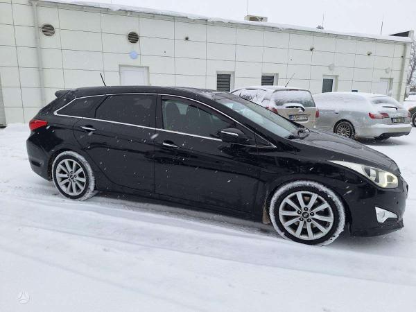 Melns Hyundai i40 2012 Kelmė, ar dzinēja tilpumu 1.70 L un nobraukumu 290 tūkst. km par 4650 €, foto 3 vietnē AUTOMOTO.COM.LV